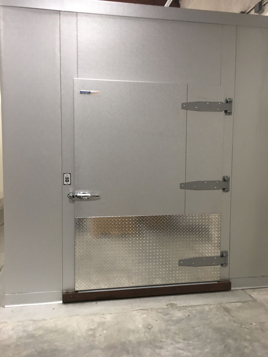 Walk-In Coolers and Freezers | Custom Walk in Coolers, Modular Walk in ...